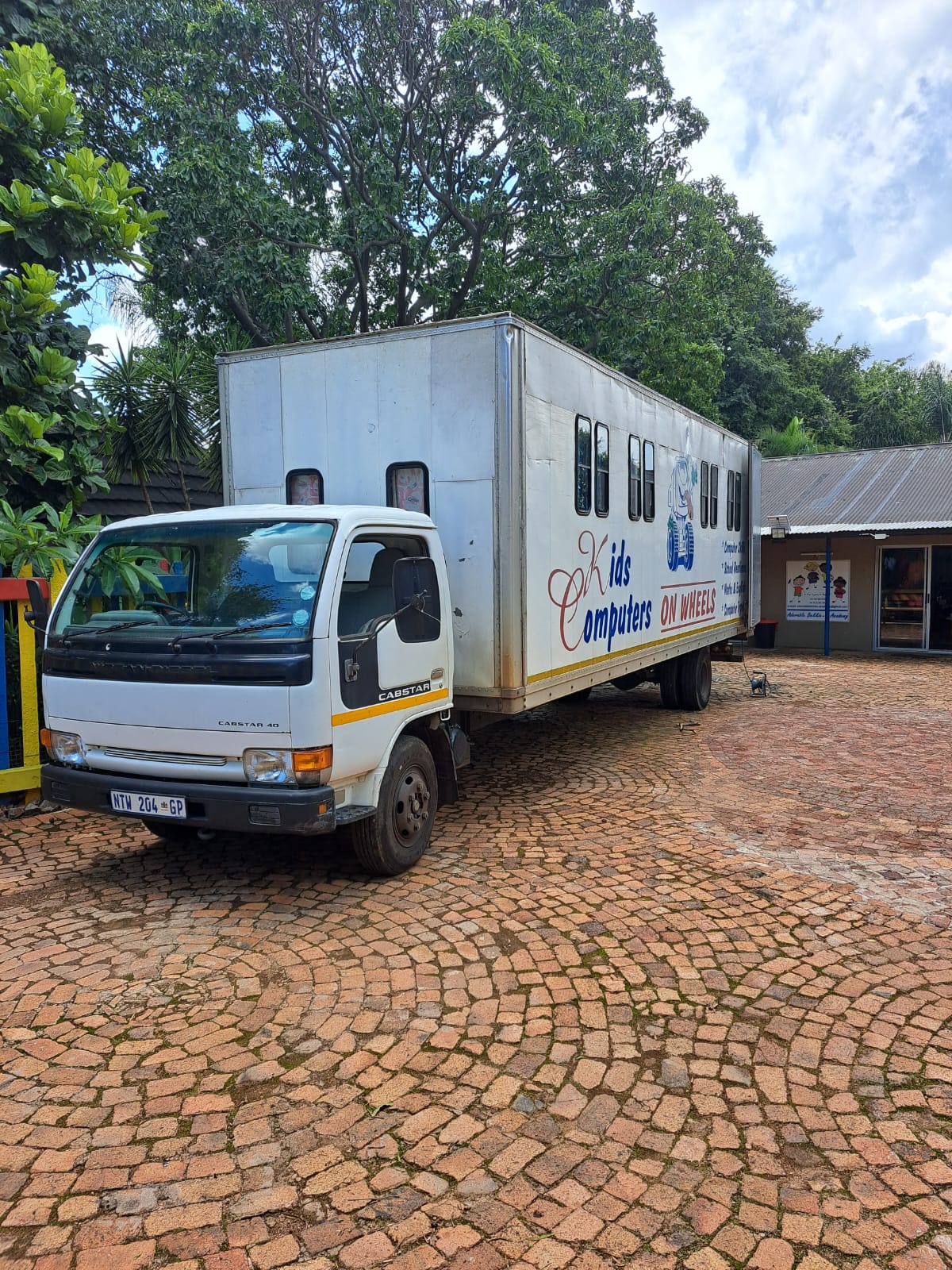 Adorable Bekkie’s Academy – Kids Computers on Wheels