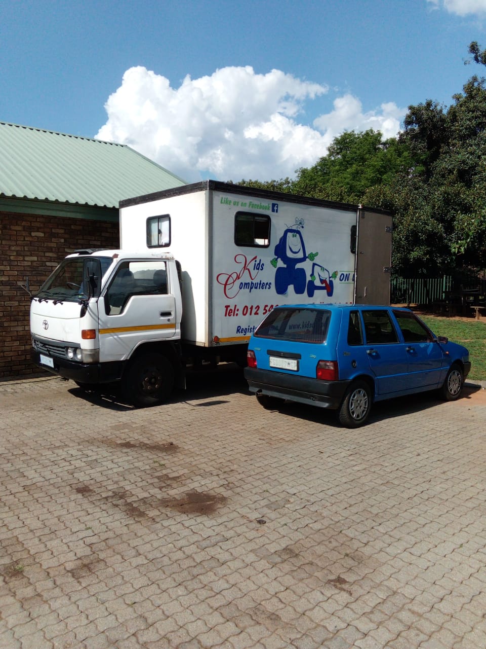 Florauna Campus / Kampus – Kids Computers on Wheels