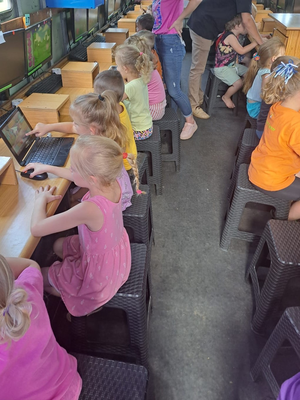 Laerskool Tuine / Groenie Nessie – Kids Computers on Wheels