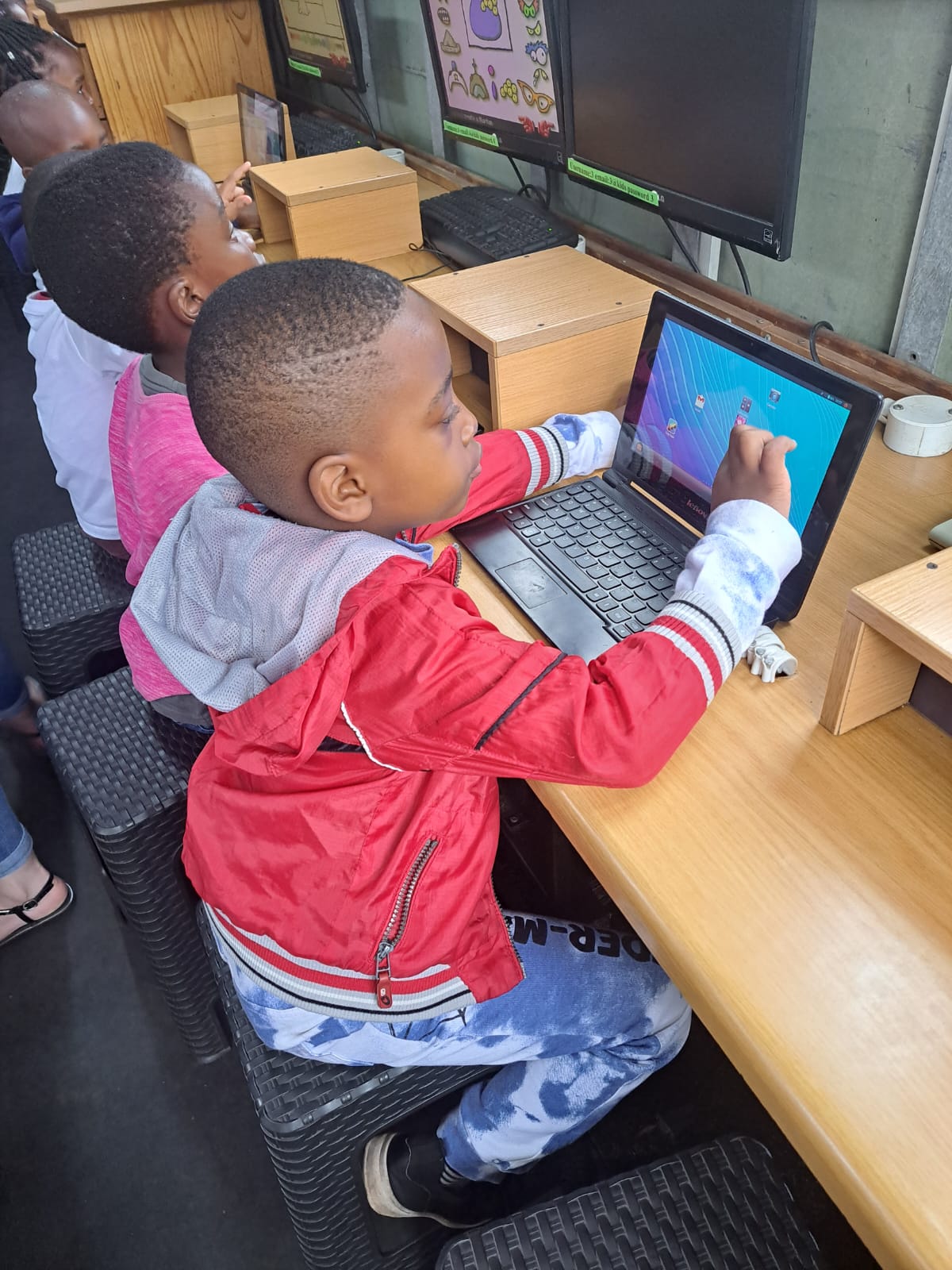 Kids Corner – Kids Computers on Wheels