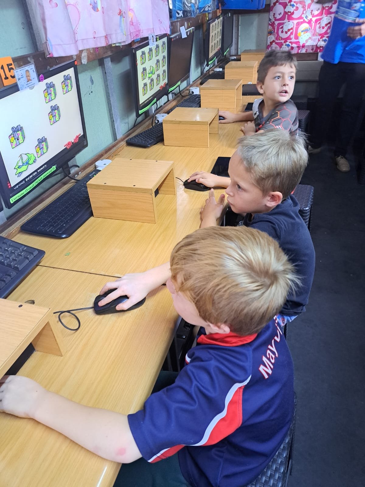Laerskool Mayville / Mini Mayvies – Kids Computers on Wheels