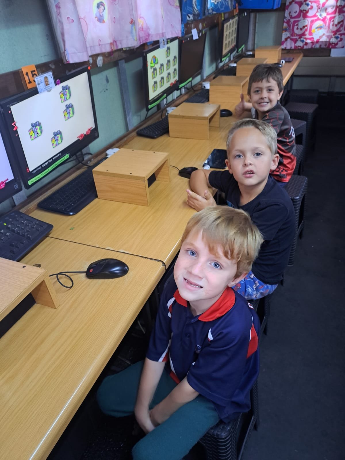 Laerskool Mayville / Mini Mayvies – Kids Computers on Wheels