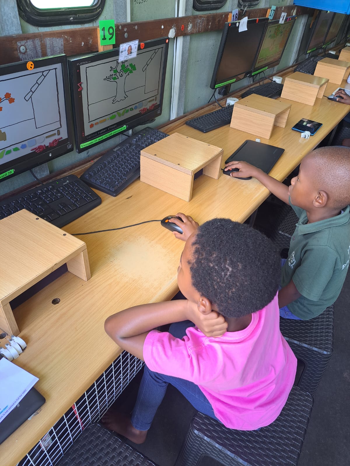 Riviera Primary – Kids Computers on Wheels